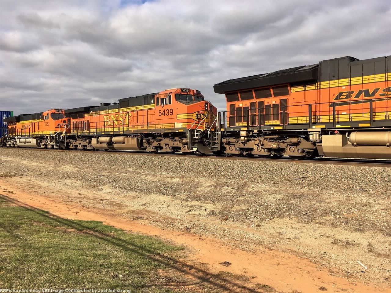 BNSF 5439